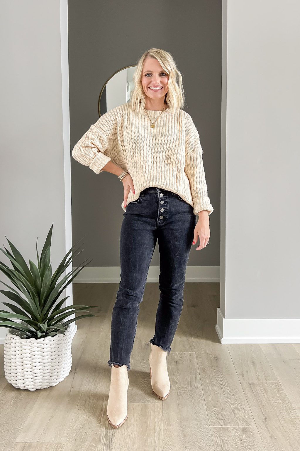 4 Mom Winter Outfit Combinations to Make Getting Dressed Easy - Thrifty ...