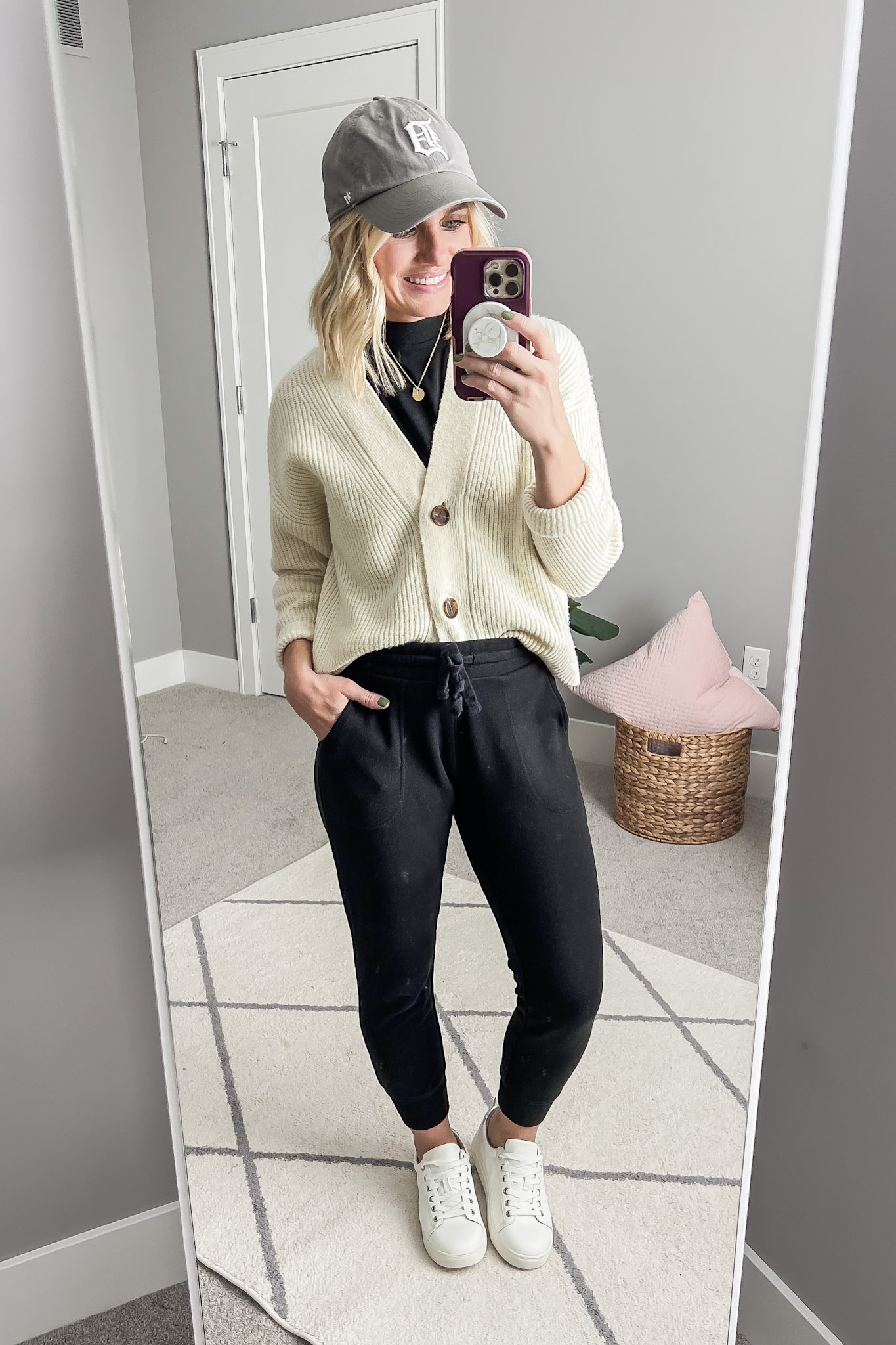 4 Mom Winter Outfit Combinations to Make Getting Dressed Easy - Thrifty ...