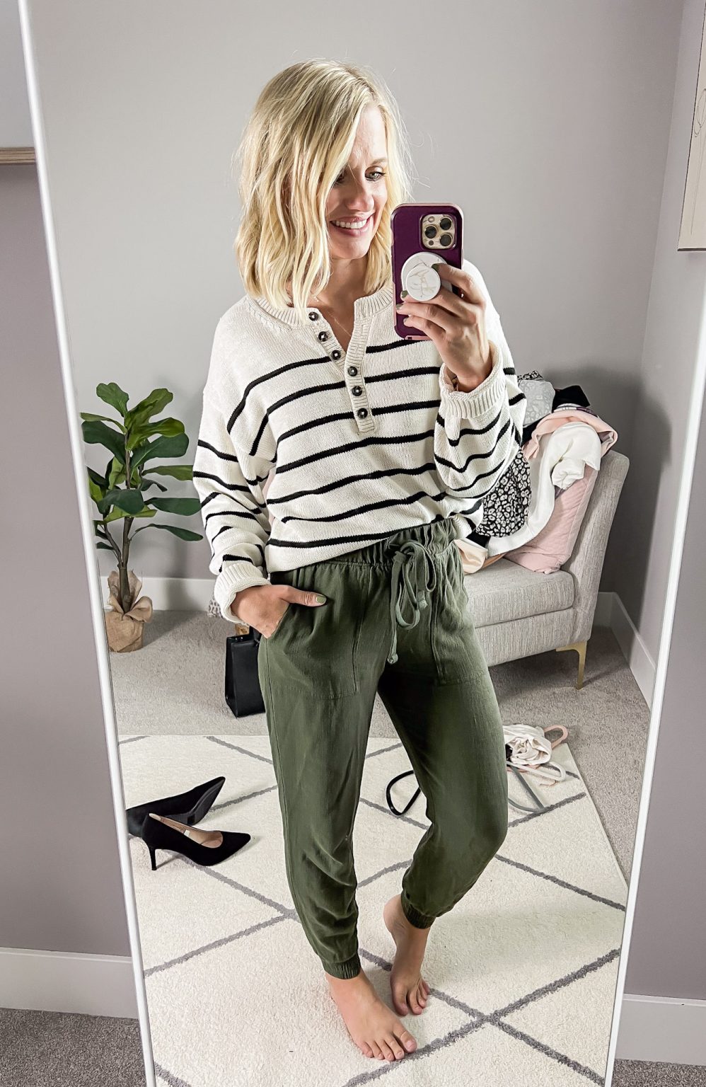 4 Mom Winter Outfit Combinations to Make Getting Dressed Easy - Thrifty ...